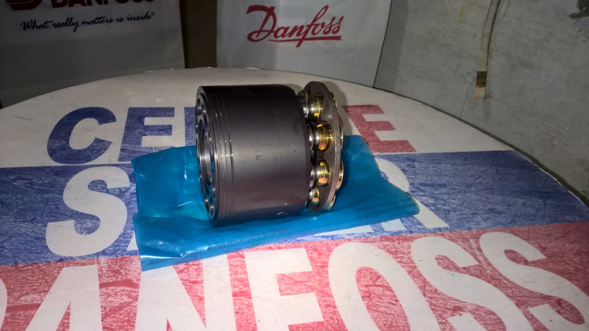 Качающий Узел 1700652 в сборе 65/75CC J FRAME CYLINDER BLOCK ASSEMBLY ...