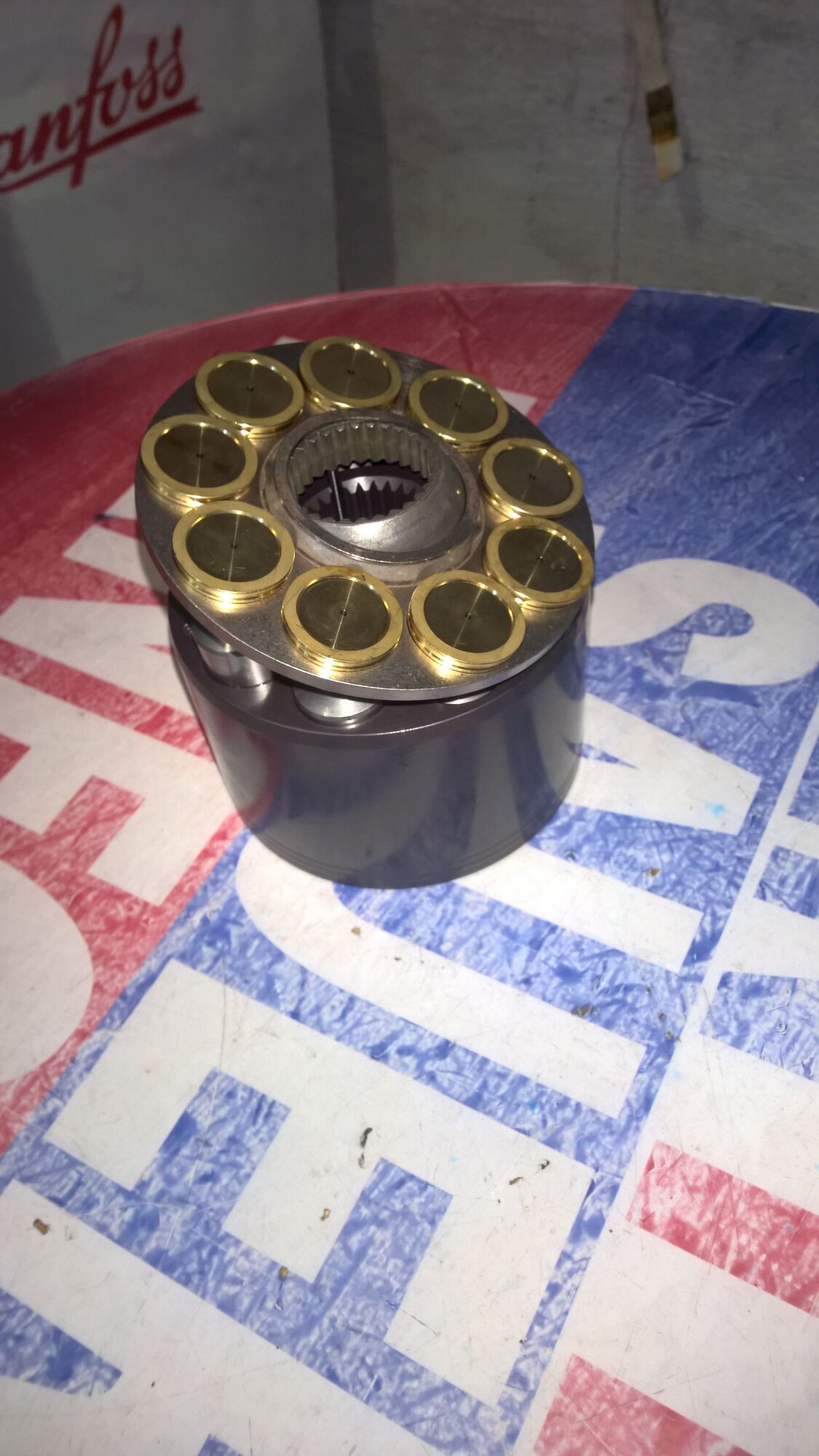 Качающий Узел 1700652 в сборе 65/75CC J FRAME CYLINDER BLOCK ASSEMBLY ...