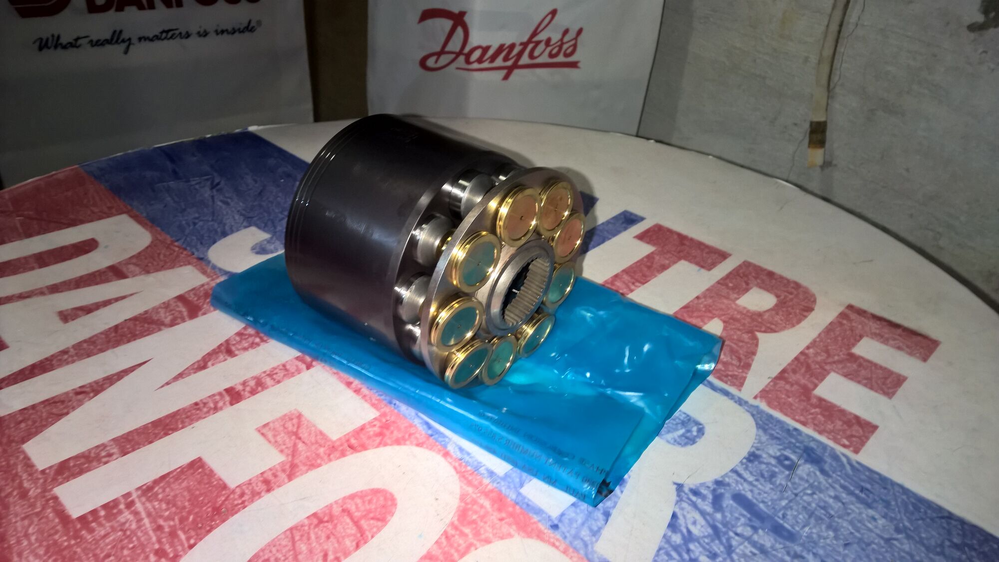Качающий Узел 1700652 в сборе 65/75CC J FRAME CYLINDER BLOCK ASSEMBLY ...